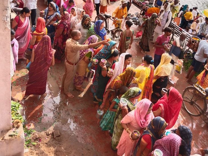 Amidst the tight security of the police force, Shiva devotees are doing ...