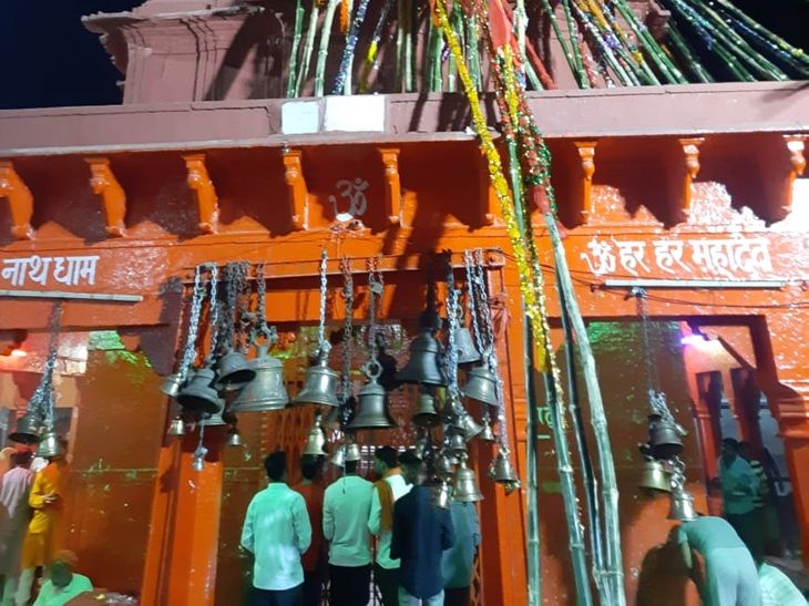 Midnight worship of Bhole Baba in seven thousand years old Dwapar ...