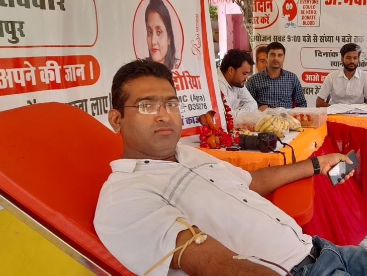 The team of doctors of GSVM Blood Bank got blood donated by conducting ...