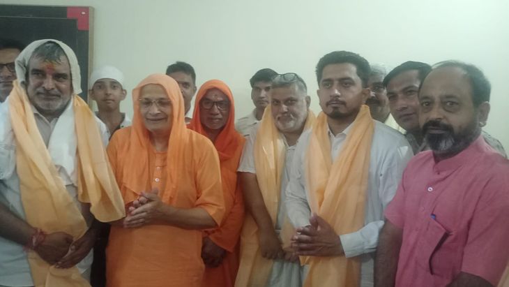 Swami Darshan Das honored the servant of Chaudhary Club | स्वामी दर्शन ...