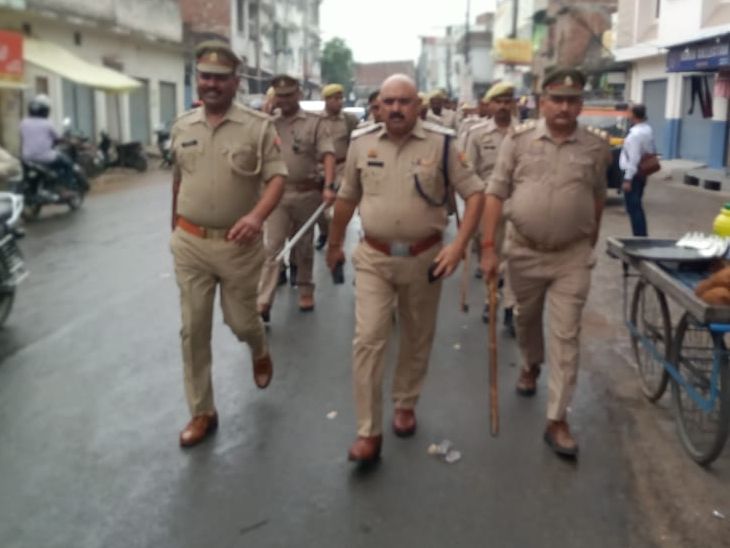 Police-administration alert in Mau on order of ASI survey by HC in Gyanvapi case | भारी पुलिस ...