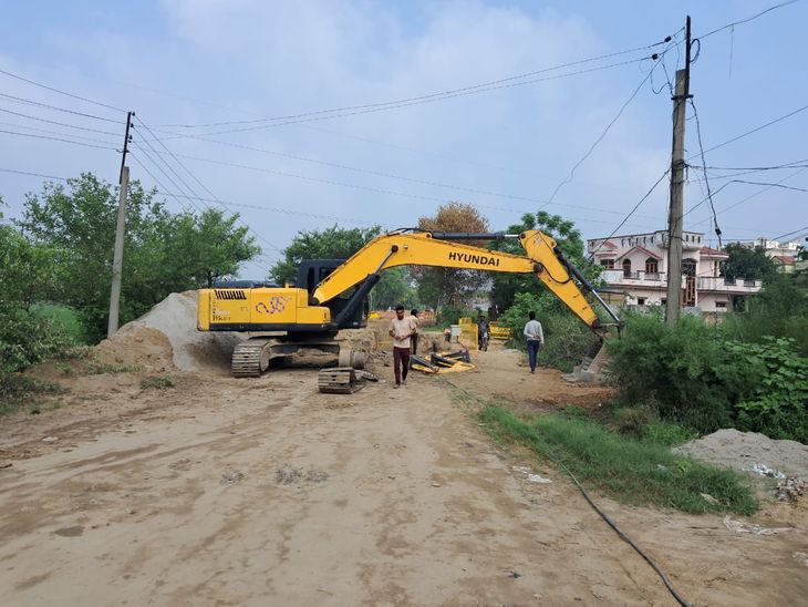 Underground work of pipes stopped under Surface Water Treatment Project ...