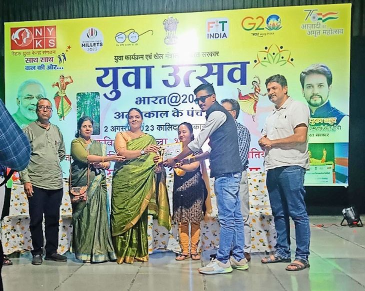 Nagda captured all the prizes in poetry writing competition | कविता ...