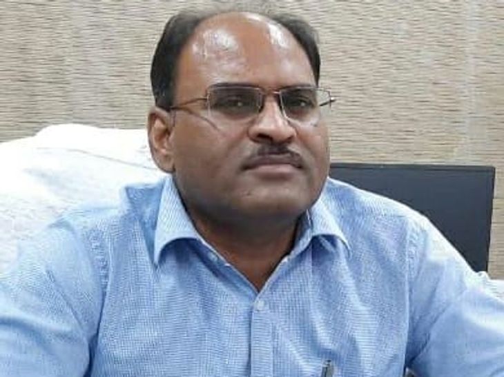 Former Collector Shilendra Singh and CEO Zip Amar Bahadur Singh ...