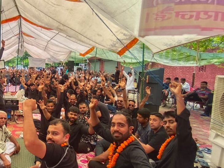 Clerks celebrated Black Day in Jind, arrived on dharna wearing black clothes | जींद में हड़ताली ...