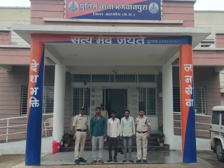 Seized 13 cows and 7 calves from the accused | 3 गोवंश तस्कर गिरफ्तार ...