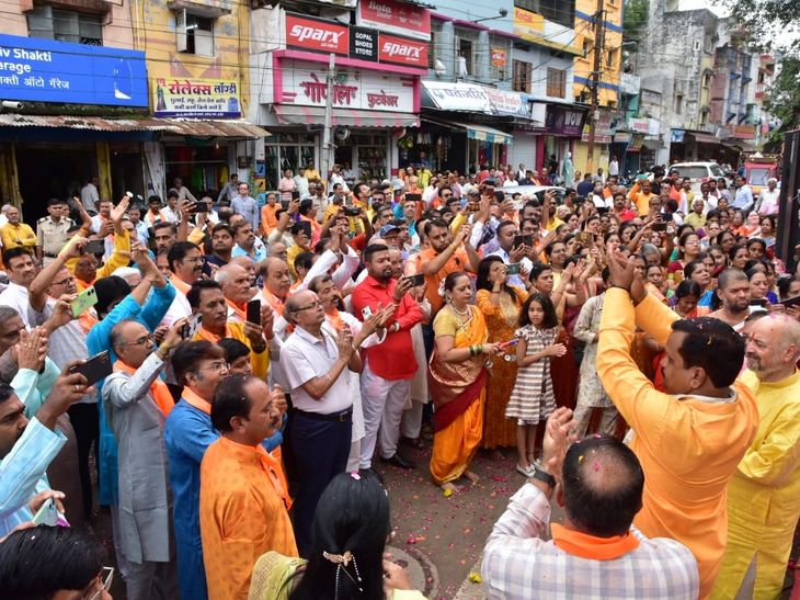 Saffron flag hoisted on 51 feet high pillar | 51 फीट ऊंचे स्तंभ पर भगवा ...