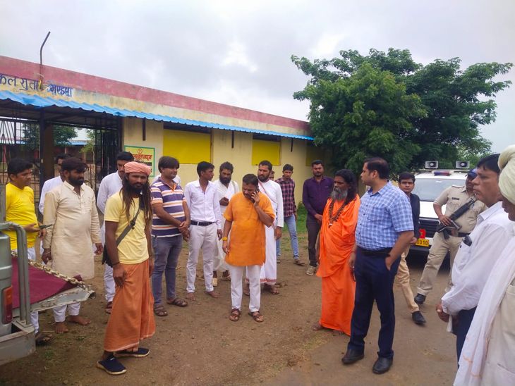 The collector inspected the cow sanctuary, also planted a sapling ...