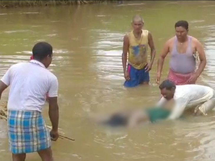 Dead body of an unknown woman found floating in the Half river of ...