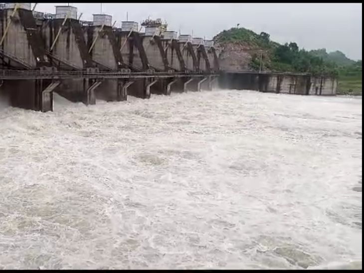 all gates of bansujara dam opened | बानसुजारा डैम के सभी गेट खोले ...