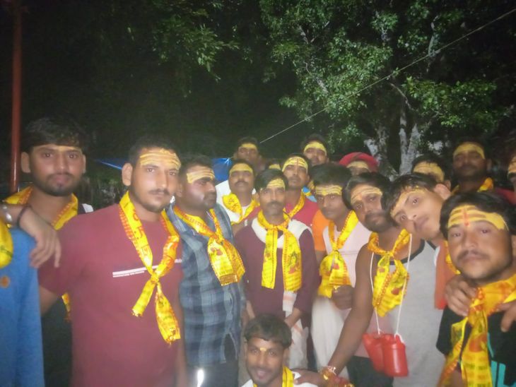 Shiv devotees thronged in Dank Kanwar in Bulandshahr | बुलंदशहर में ...