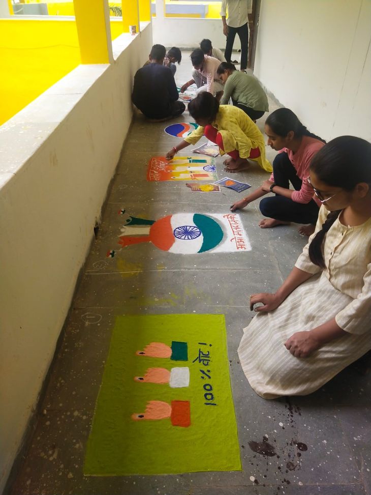Voter awareness: Girl students made Rangoli in the competition | मतदाता ...