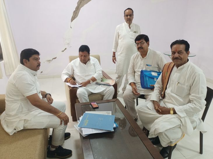 National Secretary Kuldeep Indora and co-in-charge felt the pulse in a ...