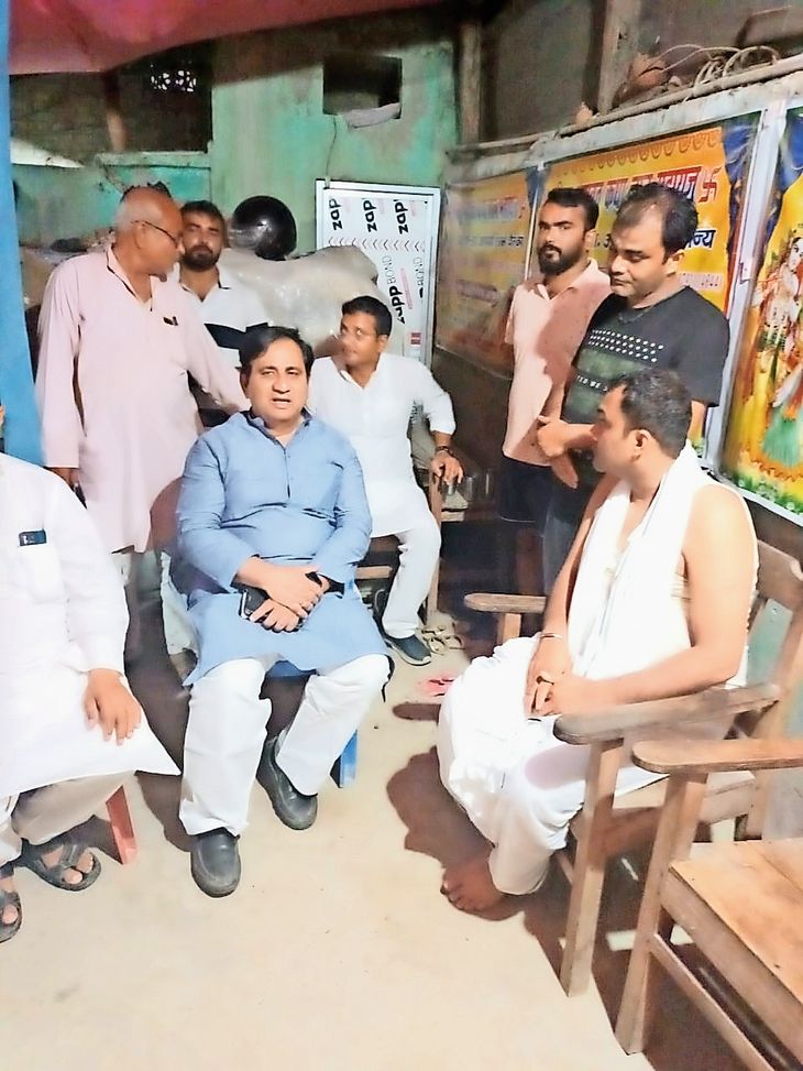 Dr. Shakeel Ahmed reached the house of Rajendra Mishra, who was the ...