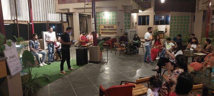 Friendship Day: Youth showed talent in open mic singing | फ्रेंडशिप डे ...