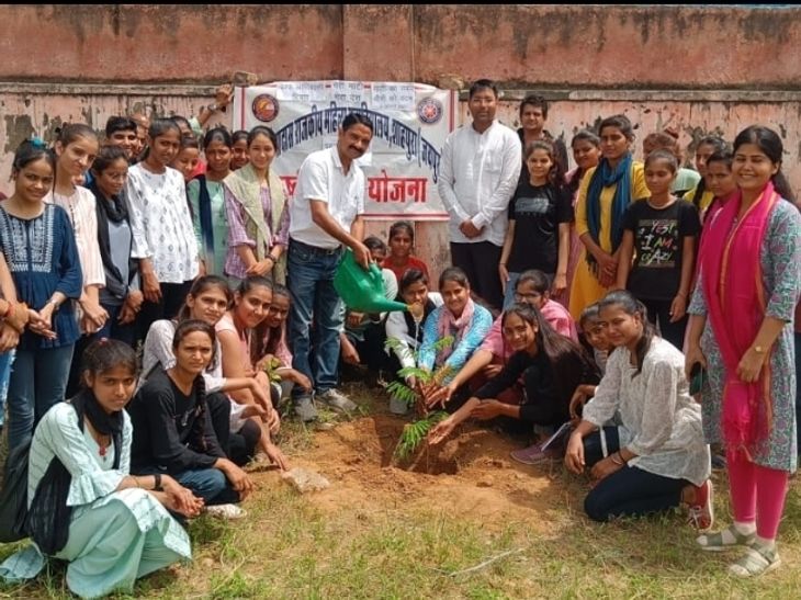 Meri Mati Mera Desh program celebrated on Tribal Day | पौधारोपण किया ...
