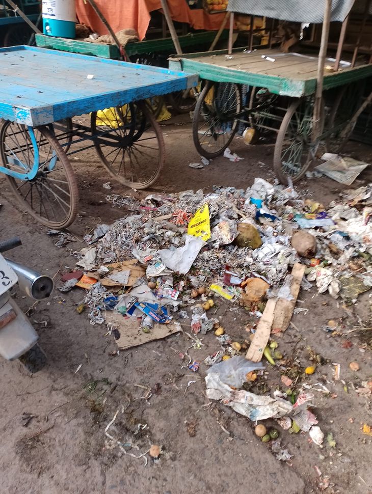 There was no broom in the streets, people are now throwing garbage on ...