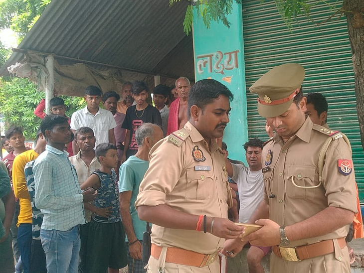 Depressed youth hanged himself in Lalpur In Varanasi, the police took ...