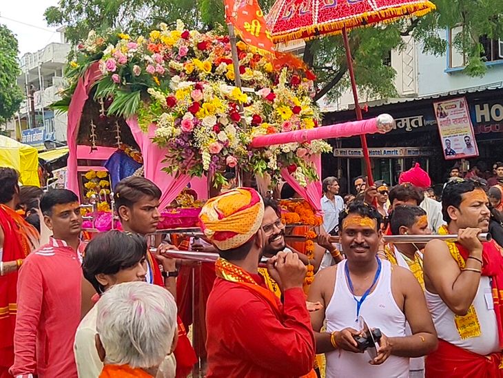 Khedapati Siddheshwar Mahadev came out to know the condition of the ...