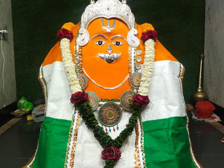 Special makeup done in Khedapati Hanuman temple | खेड़ापति हनुमान मंदिर ...