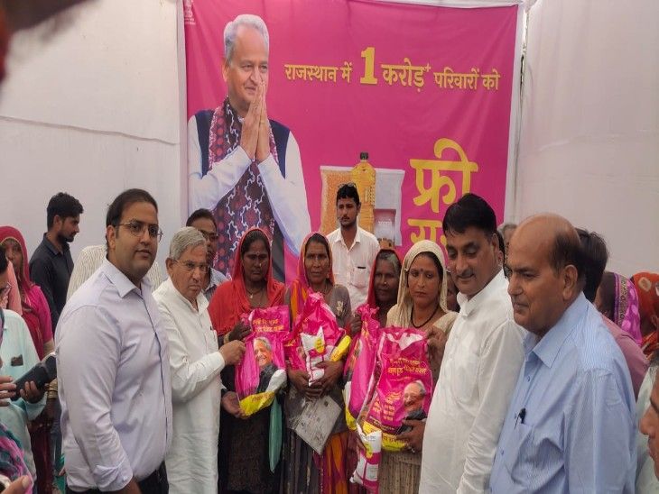 Distribute food packets to people involved in food security scheme