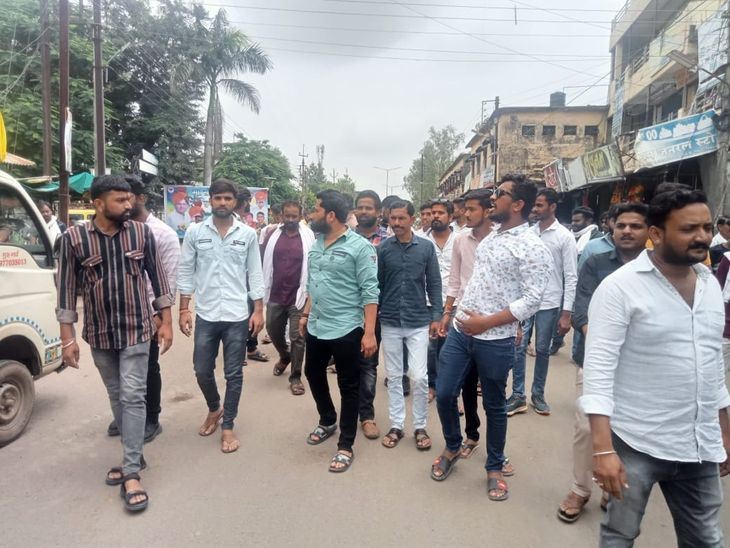 Protest against cow smuggling and cow slaughter | गौ-तस्करी और गौहत्या ...