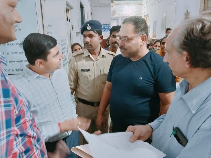 Collector Tarun Rathi did a surprise inspection of the hospital ...