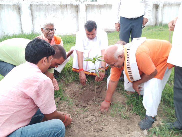 Plantation organized on Akhand Bharat Sankalp Divas | अखंड भारत संकल्प ...