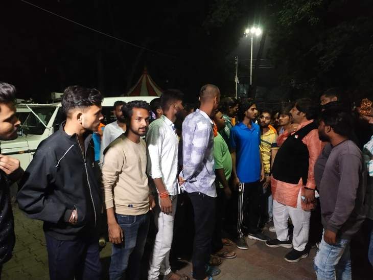 Indore Hindu-Muslim Dispute; Children Stone Pelting In Azad Nagar ...