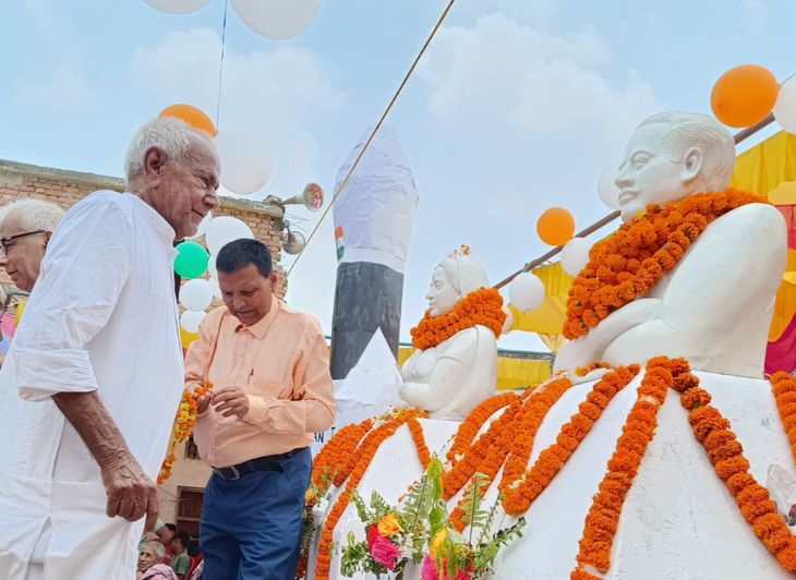 Unveiling of statues of Virangna Tara Rani Srivastava and Phulena Prasad