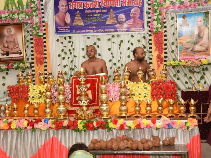 holy Lecture series going on in Parshwanath Digambar Jain Temple ...
