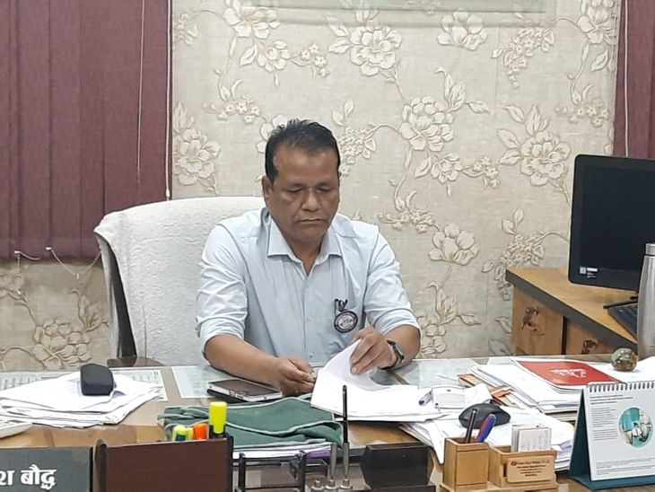 Shahpur's lab assistant Radha Govind Shukla was caught red-handed by ...