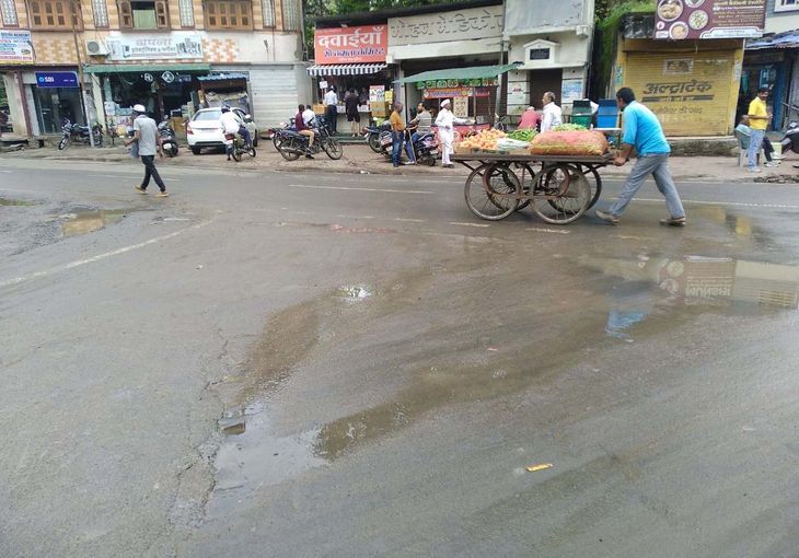 Leakage line for the second time in eight months | आठ माह में दूसरी बार ...