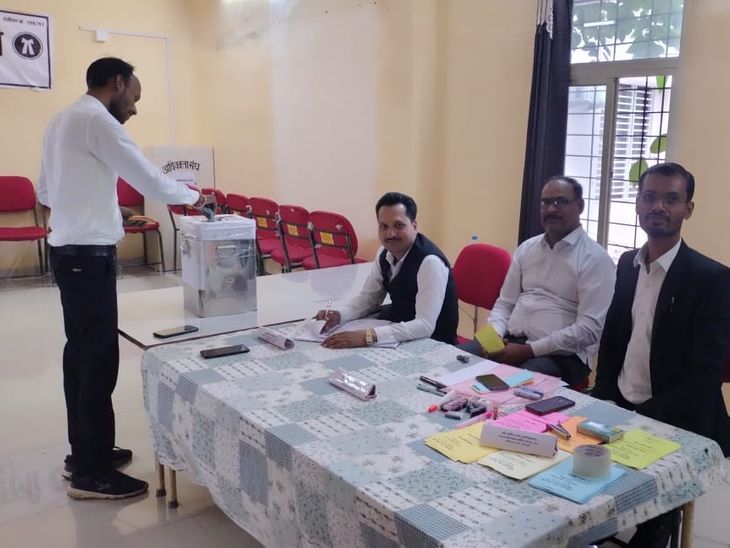 Voting process adopted for the first time in 26 years | 26 सालों में ...