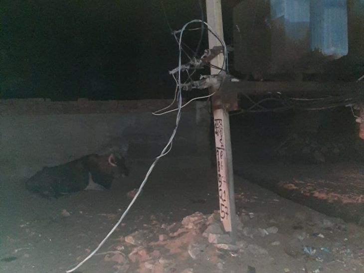 broken wire due to sparking in electric wire | बिजली वायर में स्पार्किंग से टूटे तार: पिघलकर ...