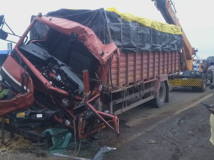 The accident happened in front of Tata Motors | जबलपुर रोड स्थित टाटा ...