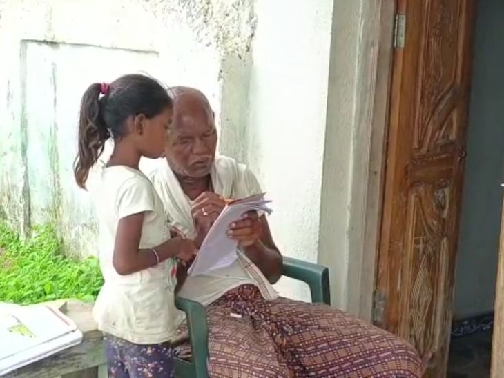 75 year olds are awakening the light of education, In the 70s, he left the job of a teacher ...