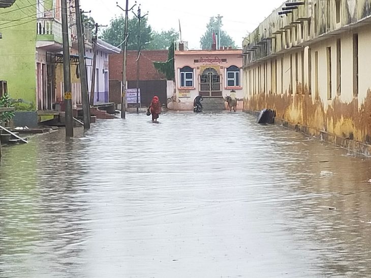 Three days later, the rainy season started in Nadbai | तीन दिन बाद नदबई ...