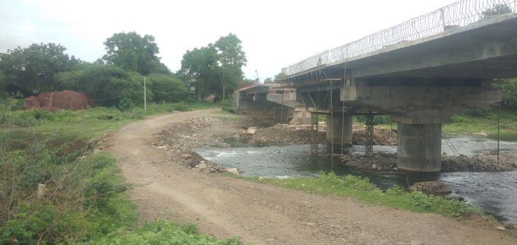 The bridge being built on the Khujanadi is incomplete for two years ...