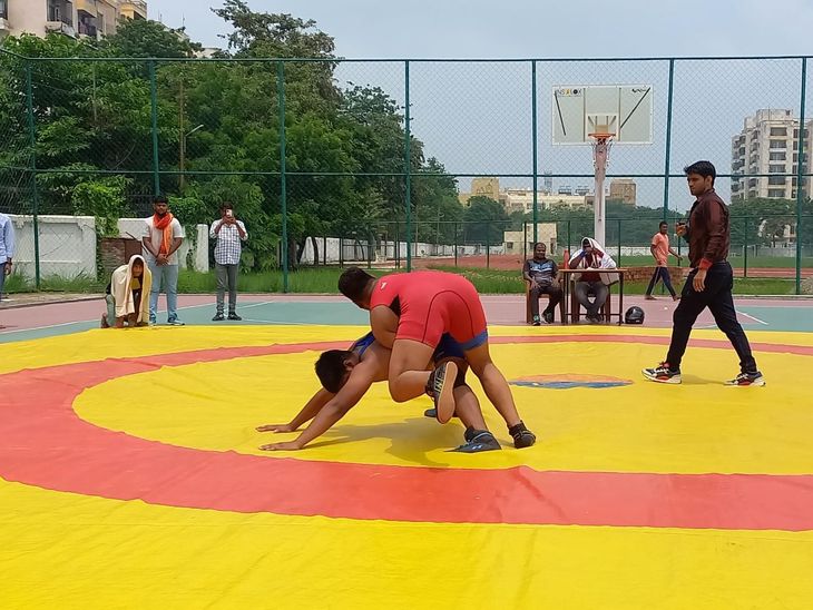 Wrestling and basketball competition organized | कुश्ती व बास्केटबॉल ...