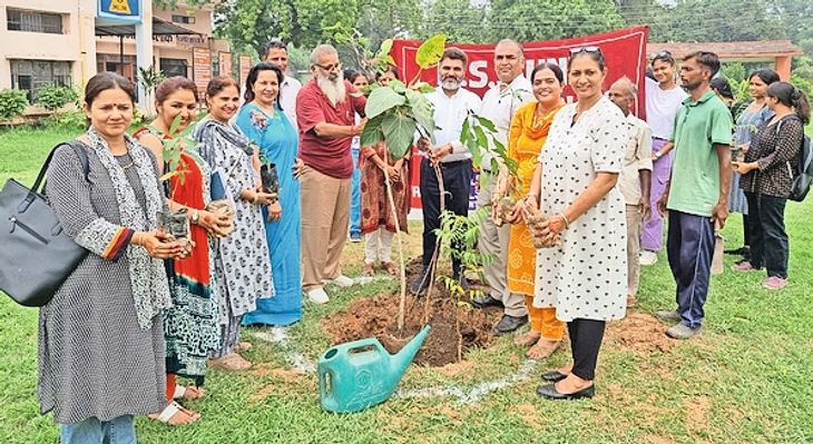 Fruit and medicinal plants planted in Arya Girls College | आर्य गर्ल्स ...