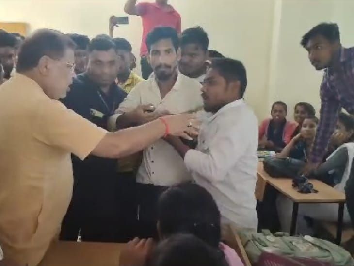 Uproar in MP Sunil Soni's program | सांसद सुनील सोनी के कार्यक्रम में ...