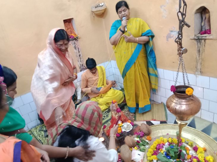 Shiva worship at Indreshwar Mahadev Temple in Indore | इंदौर में ...