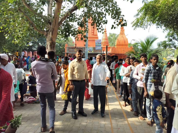 A fair was organized at the Chakwa Mahavir Temple in Bhadohi. | भदोही ...