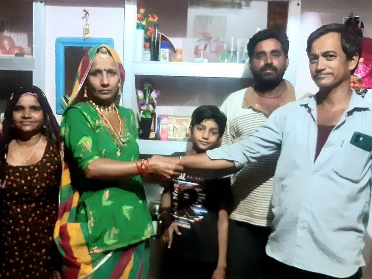 Rakshabandhan festival celebrated in Marwar Mundwa | मारवाड़ मूंडवा में ...