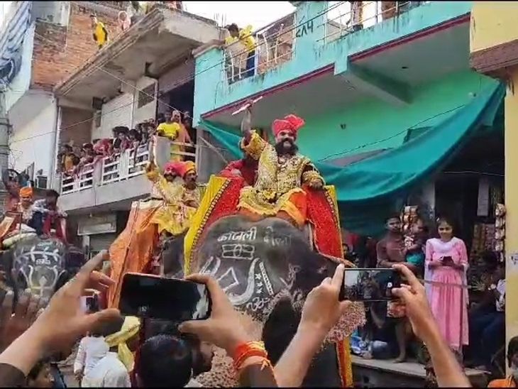 Inauguration of the historic Kajali fair, a symbol of Mahoba's bravery.