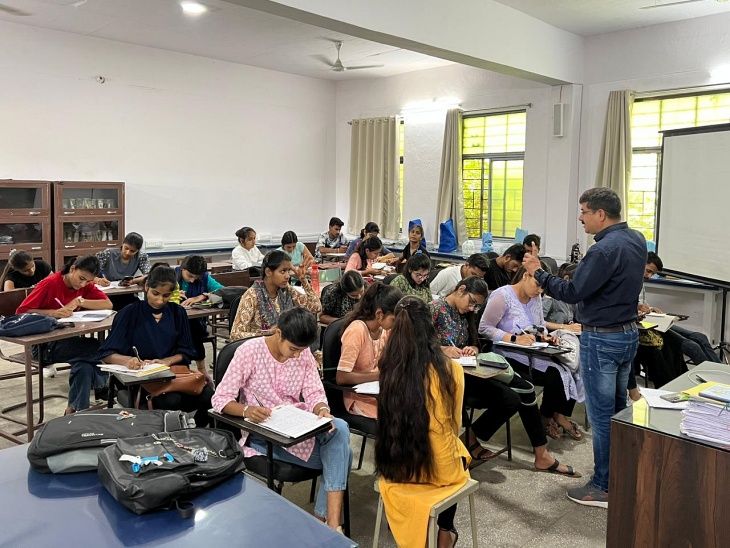 essay competition in srk college | एसआरके कॉलेज में निबंध प्रतियोगिता ...