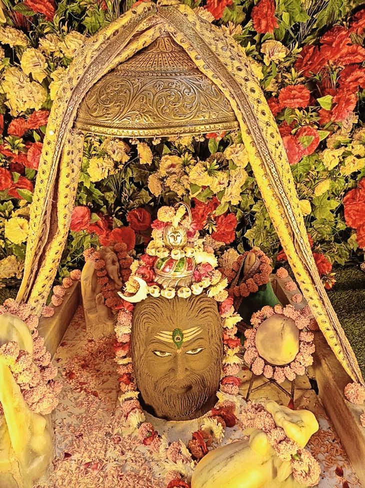 Grand decoration of Mahakaleshwar Rudra form in Shri Sanatan Hanuman ...