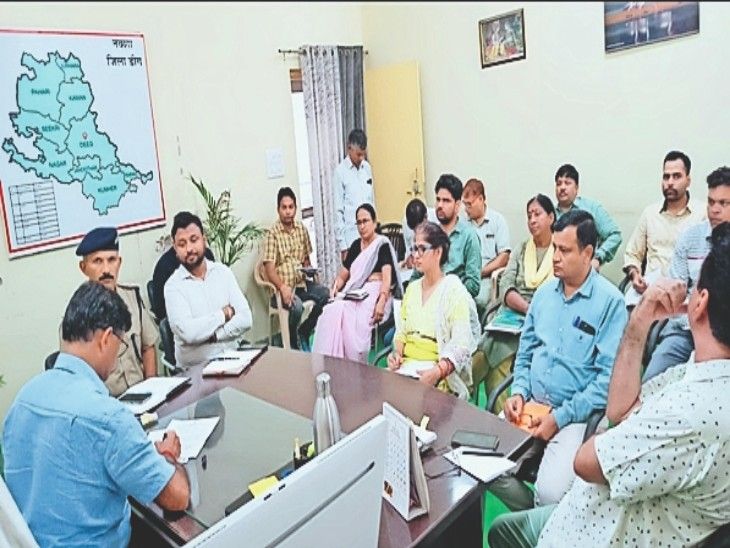 Beneficiaries who come to the camp to collect mobile phones should not ...