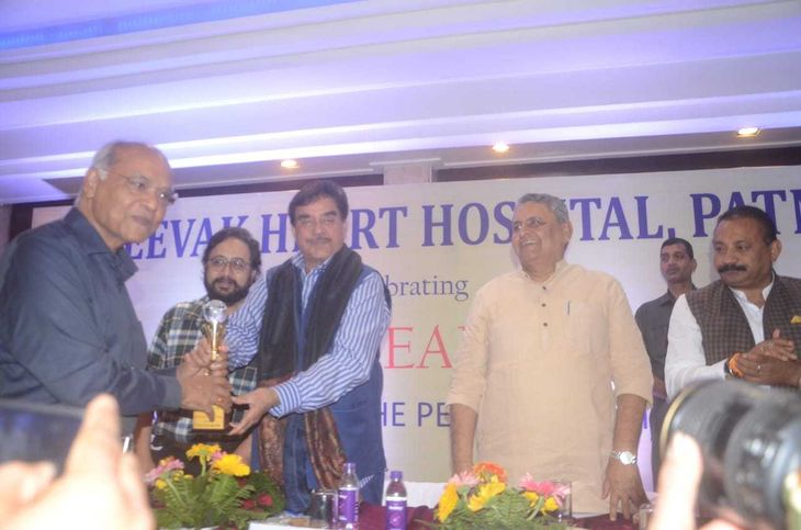 Dr. AK Gupta honored for better work in the field of medicine ...